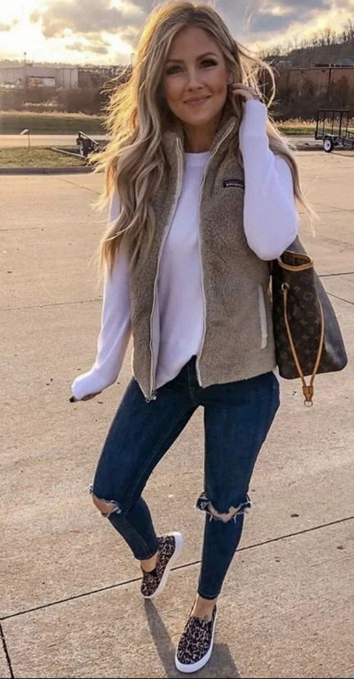 26+ Best Winter Casual Outfits for Women - ClassyStylee